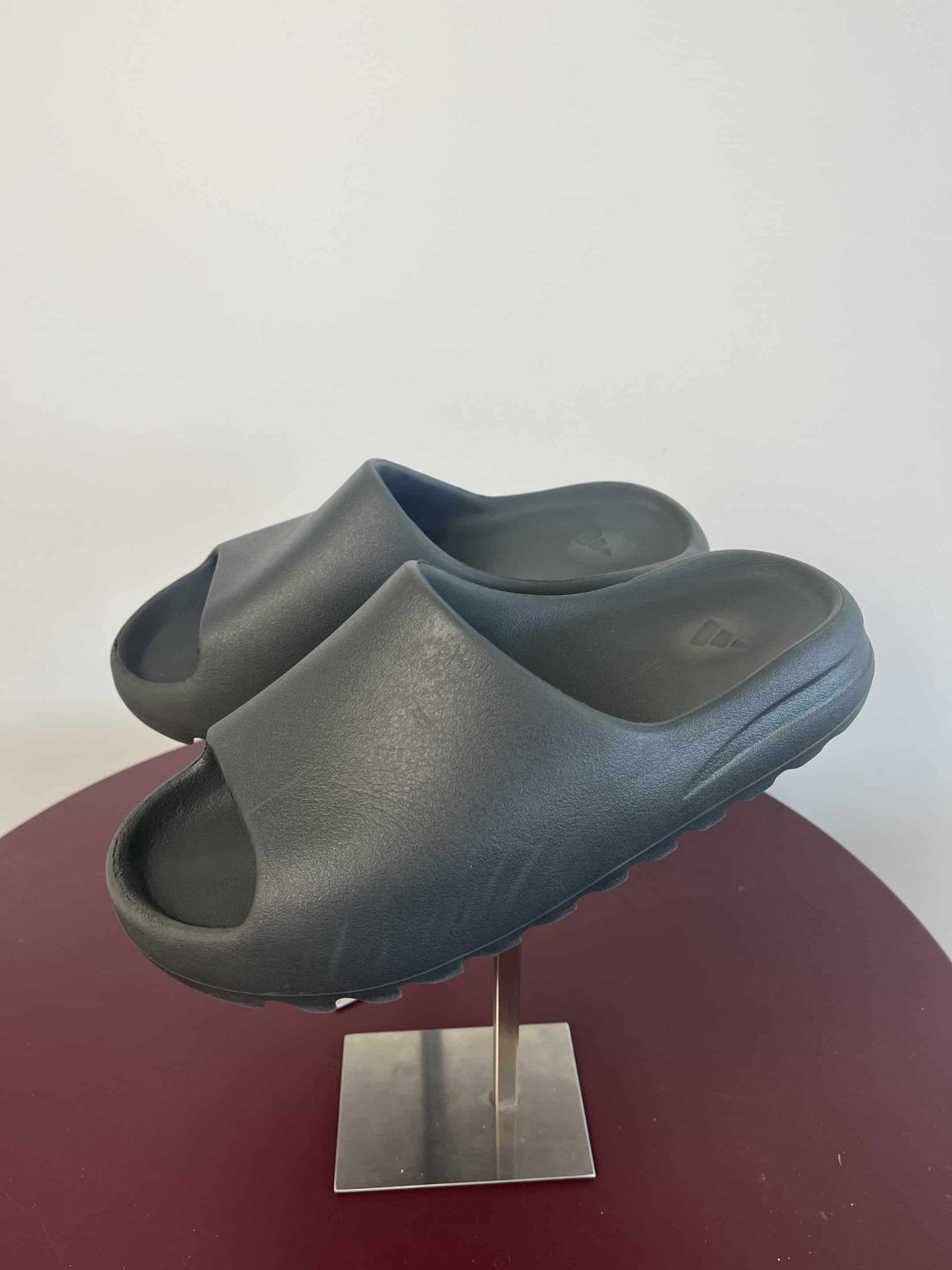 Adidas Yeezy Sliders - kitround