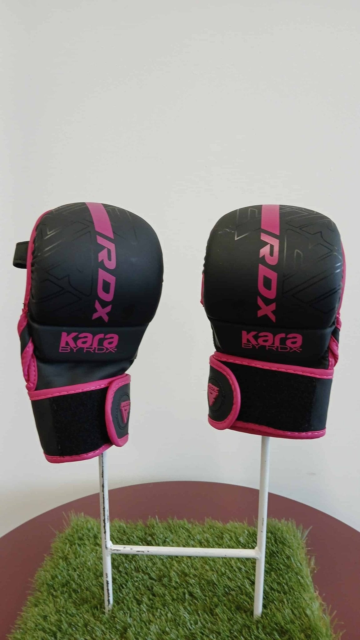 Kara by RDX Boxing Gloves 7 oz - kitround