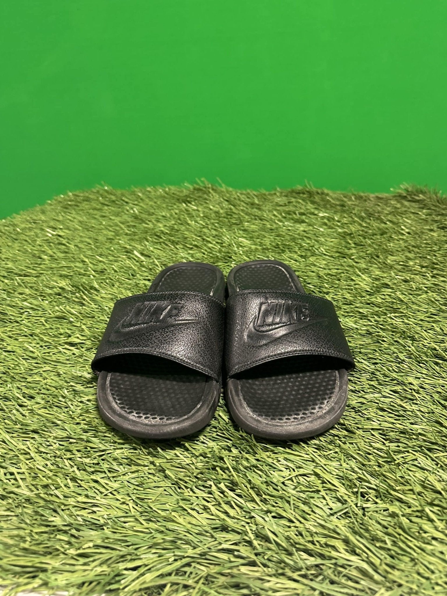 Nike Sliders - kitround