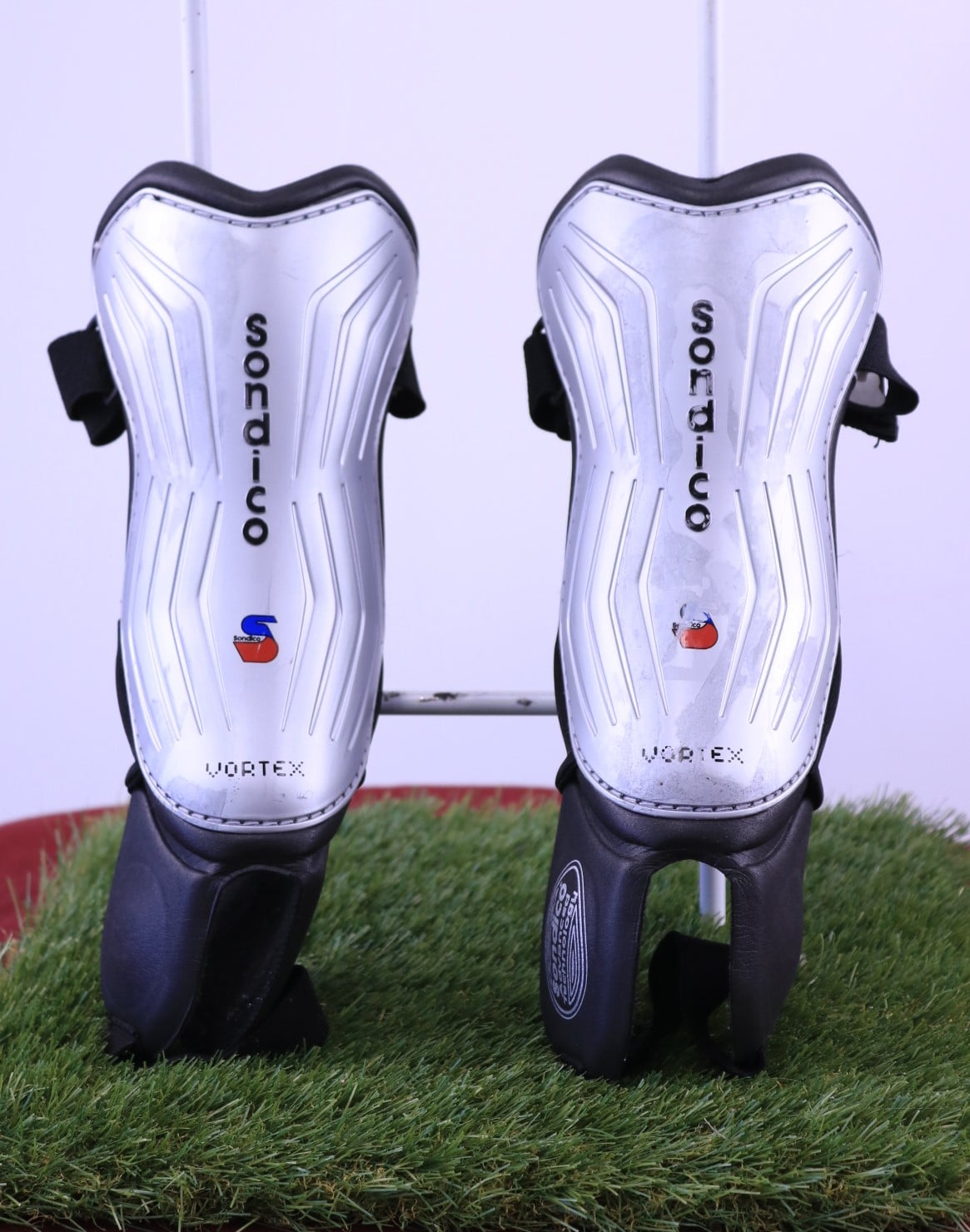 Sondico Shin pads - kitround
